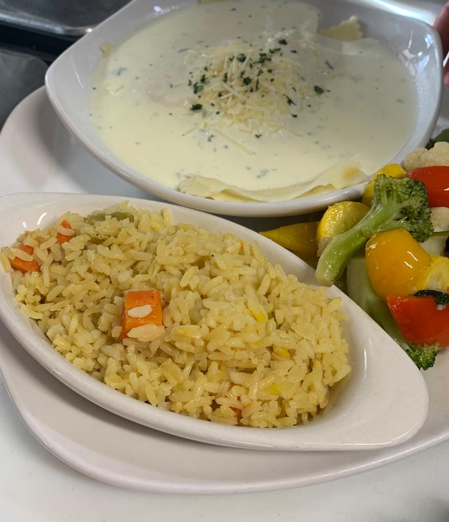 Restaurant & Bar – Bridgeport Inn